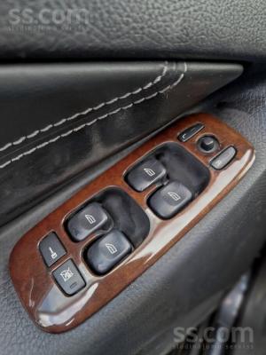 Grey Volvo XC90 2004 in Riga, with an engine capacity of 2.40 L and mileage of 537 thousand km for 3990 €, photo 4 on AUTOMOTO.COM.LV