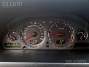 Grey Volvo XC90 2004 in Riga, with an engine capacity of 2.40 L and mileage of 537 thousand km for 3990 €, photo 6 on AUTOMOTO.COM.LV