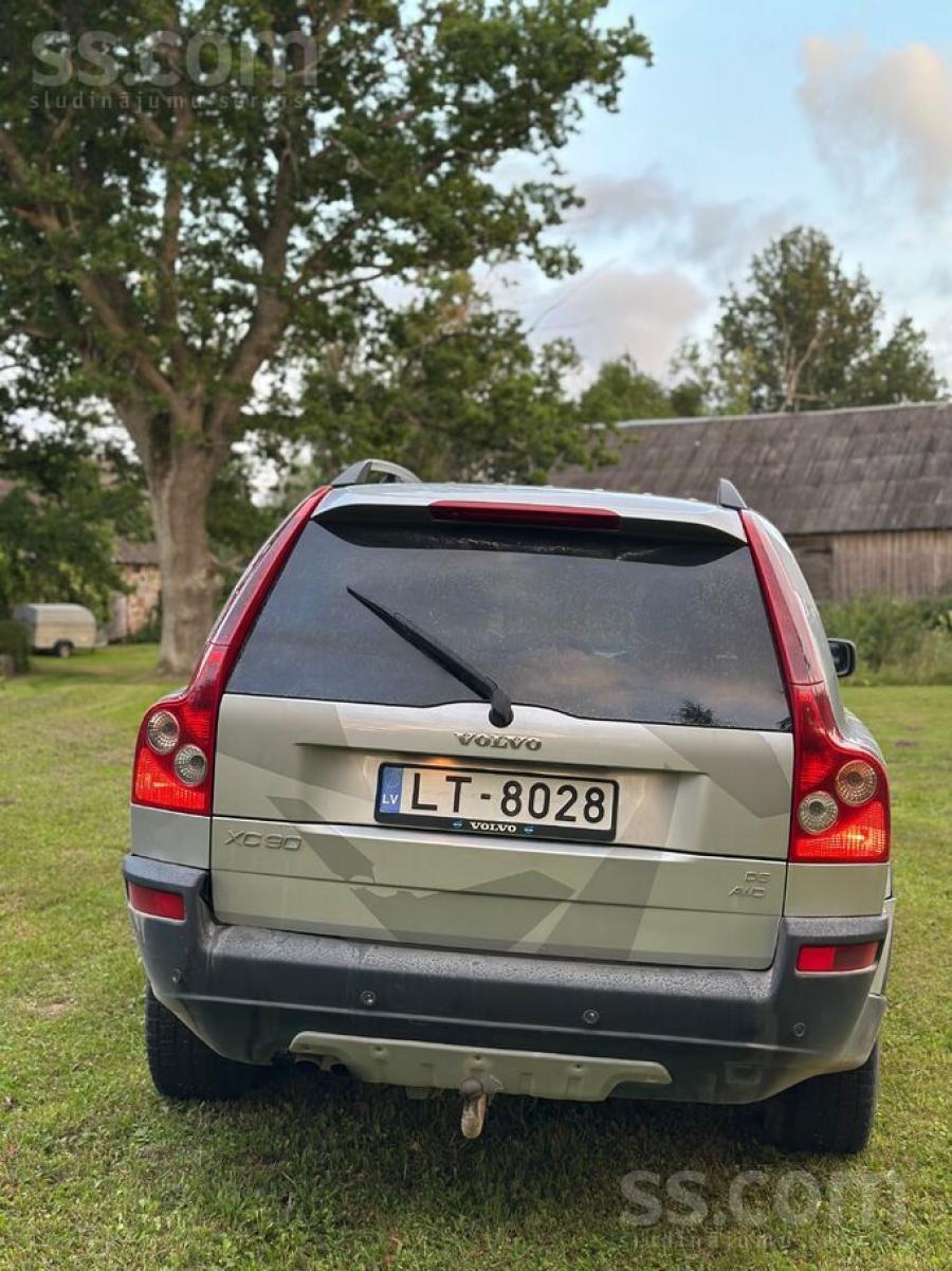 Grey Volvo XC90 2004 in Madona, with an engine capacity of 2.40 L and mileage of 285 thousand km for 1800 €, photo 5 on AUTOMOTO.COM.LV