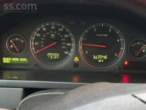Grey Volvo XC90 2004 in Madona, with an engine capacity of 2.40 L and mileage of 285 thousand km for 1800 €, photo 7 on AUTOMOTO.COM.LV