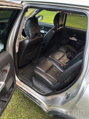 Grey Volvo XC90 2004 in Madona, with an engine capacity of 2.40 L and mileage of 285 thousand km for 1800 €, photo 8 on AUTOMOTO.COM.LV
