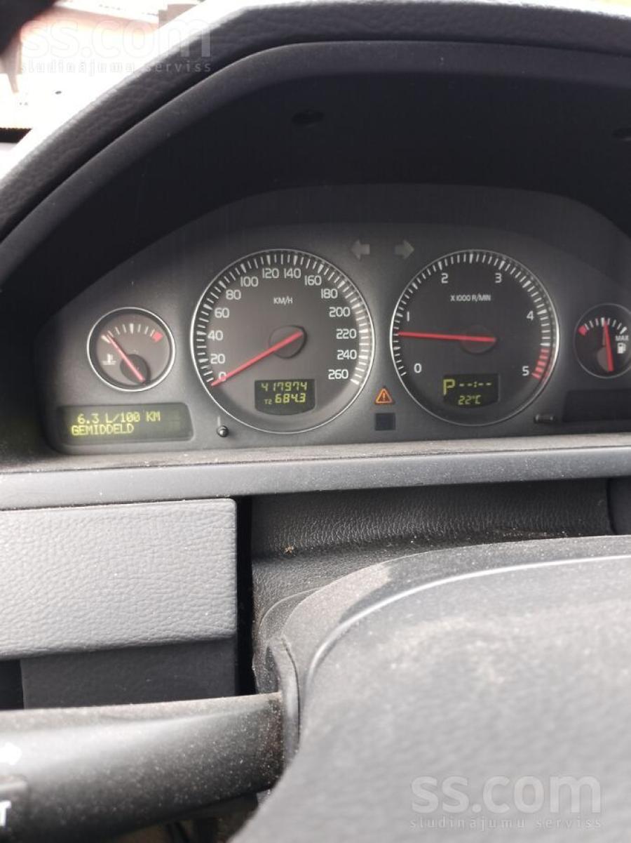 Pelēks Volvo XC90 2004 Bauska, ar dzinēja tilpumu 2.40 L un nobraukumu 419 tūkst. km par 2900 €, foto 1 vietnē AUTOMOTO.COM.LV