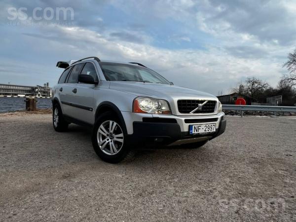 Grey Volvo XC90 2004 in Riga, with an engine capacity of 2.40 L and mileage of 386 thousand km for 3250 €, photo 1 on AUTOMOTO.COM.LV