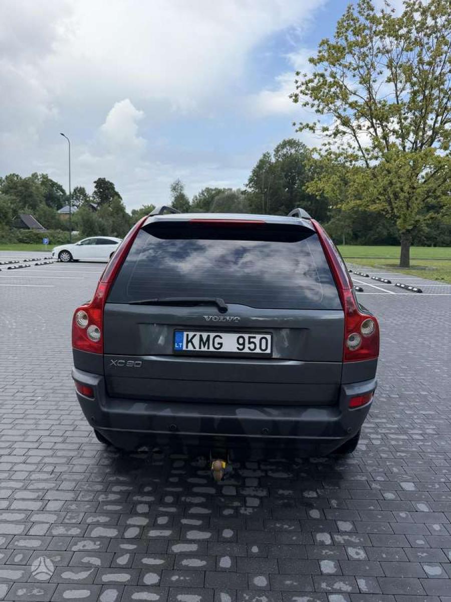 Pelēks Volvo XC90 2004 Kauņa, ar dzinēja tilpumu 2.40 L un nobraukumu 330 tūkst. km par 1999 €, foto 7 vietnē AUTOMOTO.COM.LV