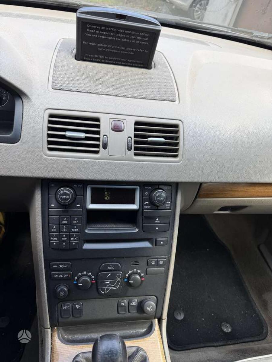 Pelēks Volvo XC90 2004 Kauņa, ar dzinēja tilpumu 2.40 L un nobraukumu 330 tūkst. km par 1999 €, foto 12 vietnē AUTOMOTO.COM.LV