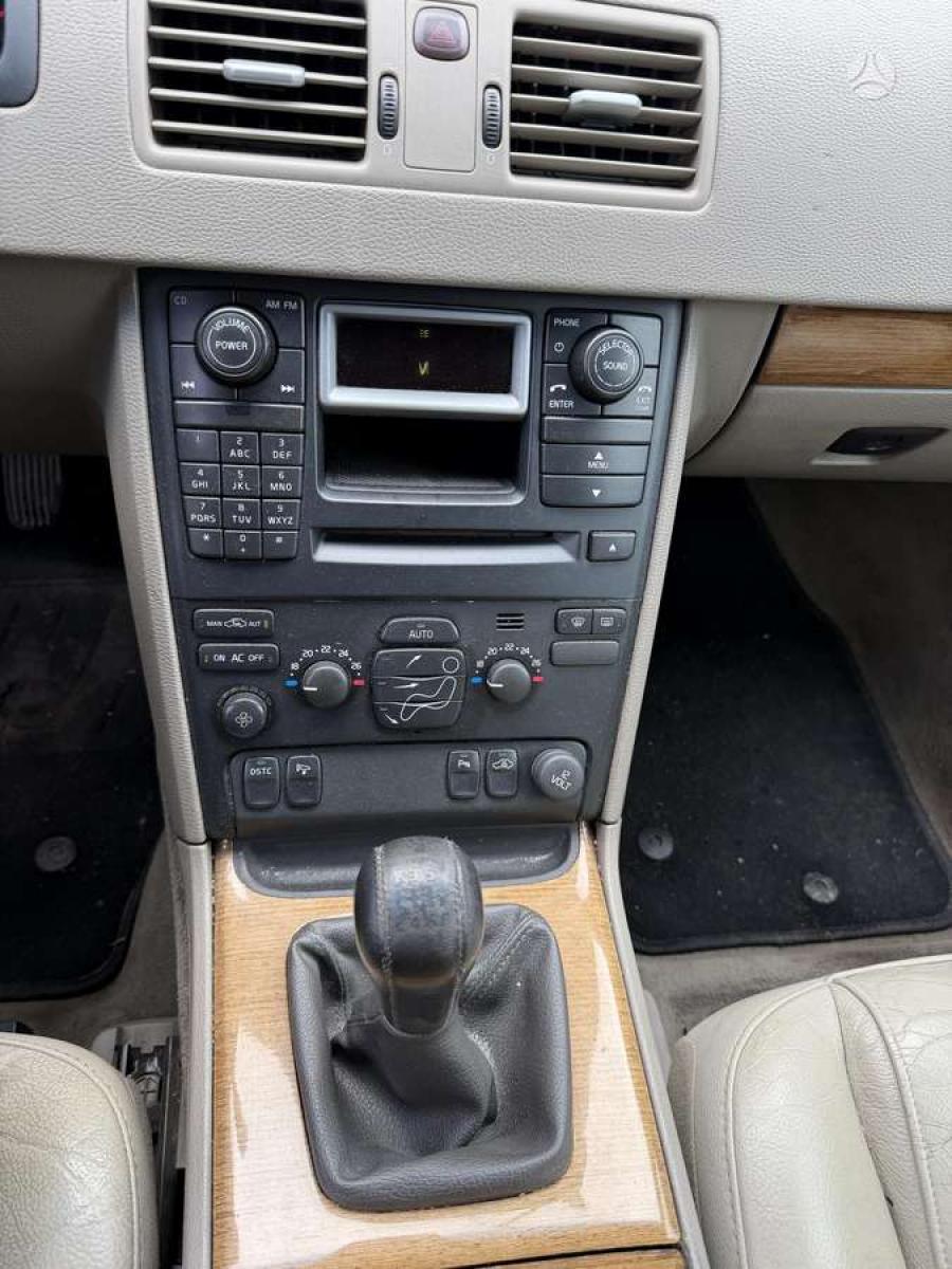 Pelēks Volvo XC90 2004 Kauņa, ar dzinēja tilpumu 2.40 L un nobraukumu 330 tūkst. km par 1999 €, foto 13 vietnē AUTOMOTO.COM.LV