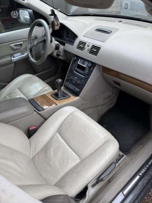 Pelēks Volvo XC90 2004 Kauņa, ar dzinēja tilpumu 2.40 L un nobraukumu 330 tūkst. km par 1999 €, foto 14 vietnē AUTOMOTO.COM.LV