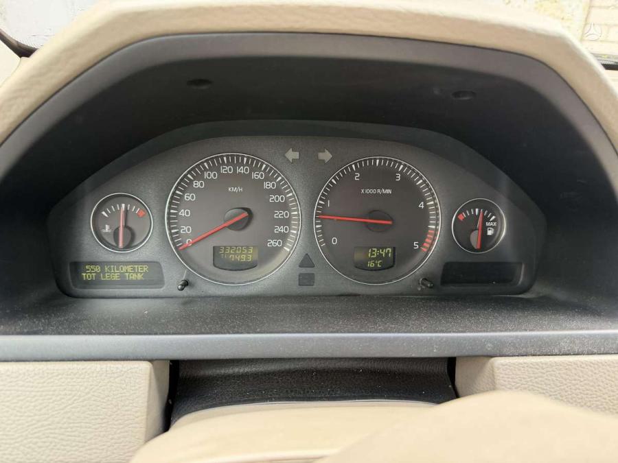 Pelēks Volvo XC90 2004 Kauņa, ar dzinēja tilpumu 2.40 L un nobraukumu 330 tūkst. km par 1999 €, foto 15 vietnē AUTOMOTO.COM.LV