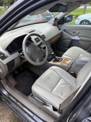 Pelēks Volvo XC90 2004 Kauņa, ar dzinēja tilpumu 2.40 L un nobraukumu 330 tūkst. km par 1999 €, foto 16 vietnē AUTOMOTO.COM.LV