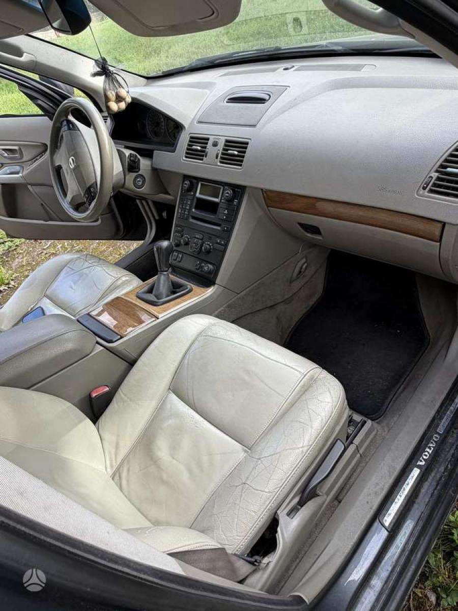 Pelēks Volvo XC90 2004 Kauņa, ar dzinēja tilpumu 2.40 L un nobraukumu 330 tūkst. km par 1999 €, foto 17 vietnē AUTOMOTO.COM.LV
