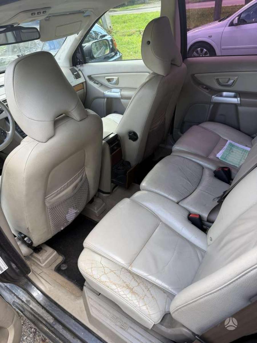 Pelēks Volvo XC90 2004 Kauņa, ar dzinēja tilpumu 2.40 L un nobraukumu 330 tūkst. km par 1999 €, foto 20 vietnē AUTOMOTO.COM.LV