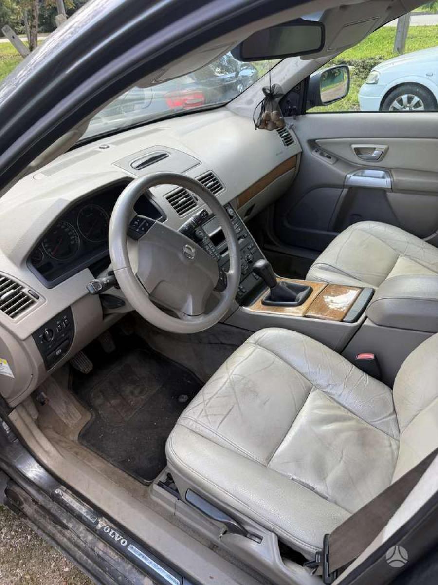 Pelēks Volvo XC90 2004 Kauņa, ar dzinēja tilpumu 2.40 L un nobraukumu 330 tūkst. km par 1999 €, foto 21 vietnē AUTOMOTO.COM.LV