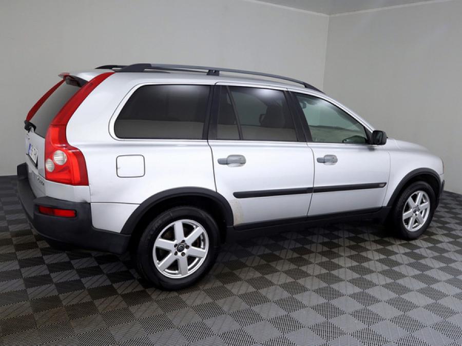Grey Volvo XC90 2004 in Tallinn, with an engine capacity of 2.50 L and mileage of 217 thousand km for 1999 €, photo 4 on AUTOMOTO.COM.LV