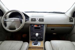 Grey Volvo XC90 2004 in Tallinn, with an engine capacity of 2.50 L and mileage of 217 thousand km for 1999 €, photo 6 on AUTOMOTO.COM.LV