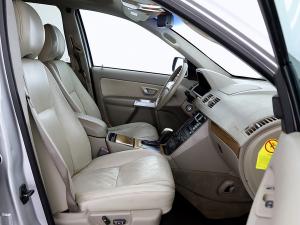 Grey Volvo XC90 2004 in Tallinn, with an engine capacity of 2.50 L and mileage of 217 thousand km for 1999 €, photo 7 on AUTOMOTO.COM.LV