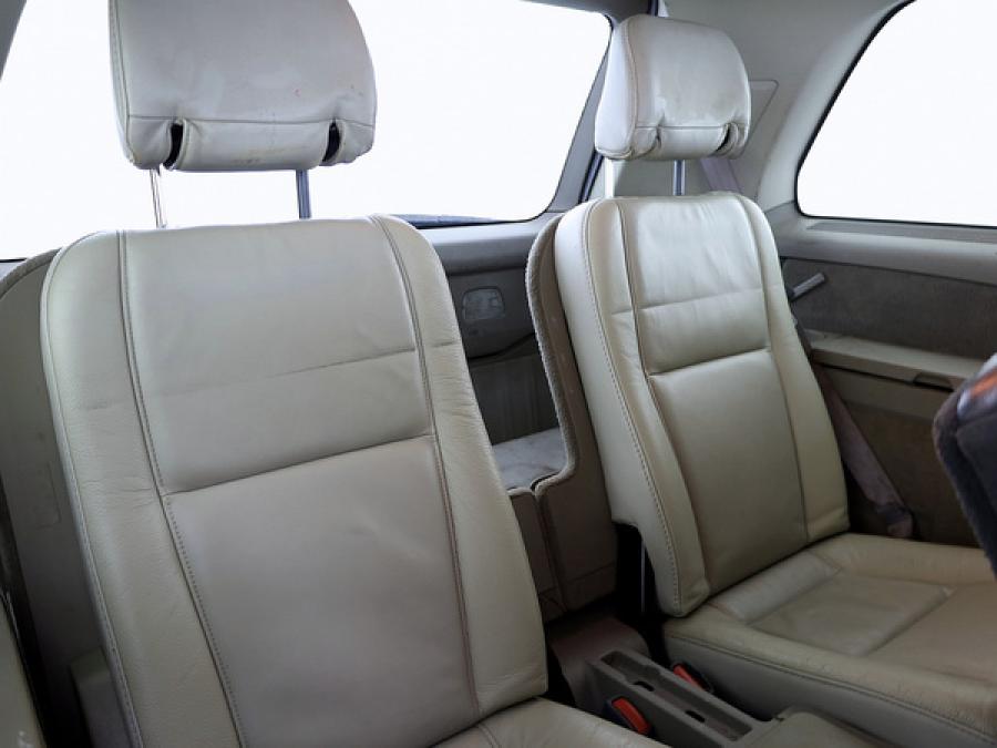 Grey Volvo XC90 2004 in Tallinn, with an engine capacity of 2.50 L and mileage of 217 thousand km for 1999 €, photo 9 on AUTOMOTO.COM.LV