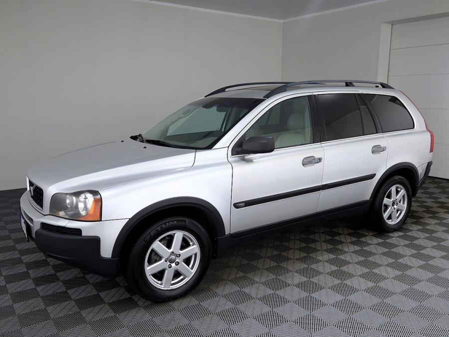 Grey Volvo XC90 2004 in Tallinn, with an engine capacity of 2.50 L and mileage of 217 thousand km for 1999 €, photo 11 on AUTOMOTO.COM.LV