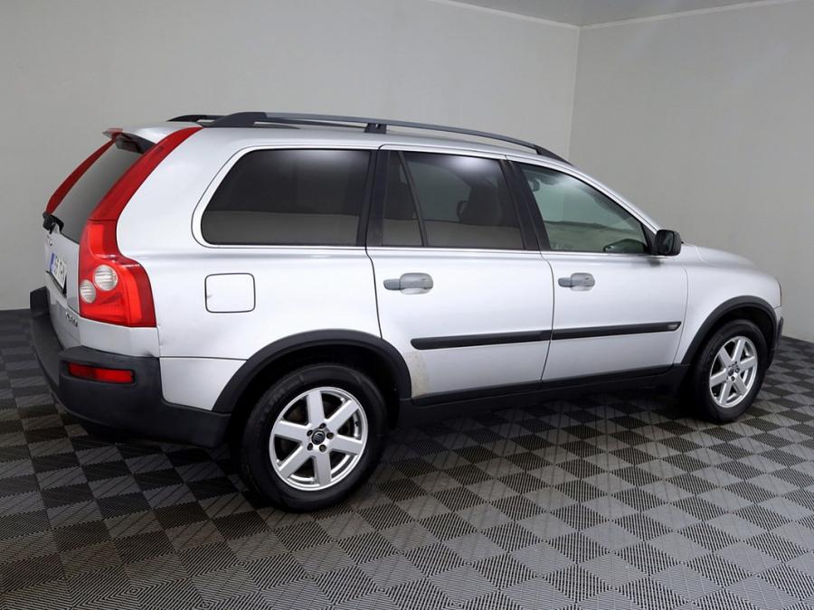 Grey Volvo XC90 2004 in Tallinn, with an engine capacity of 2.50 L and mileage of 217 thousand km for 1999 €, photo 12 on AUTOMOTO.COM.LV