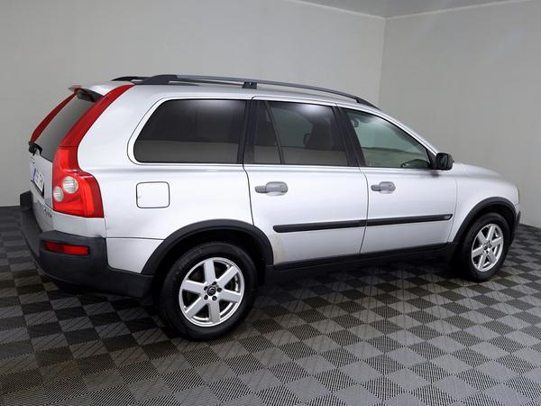 Grey Volvo XC90 2004 in Tallinn, with an engine capacity of 2.50 L and mileage of 217 thousand km for 1999 €, photo 4 on AUTOMOTO.COM.LV