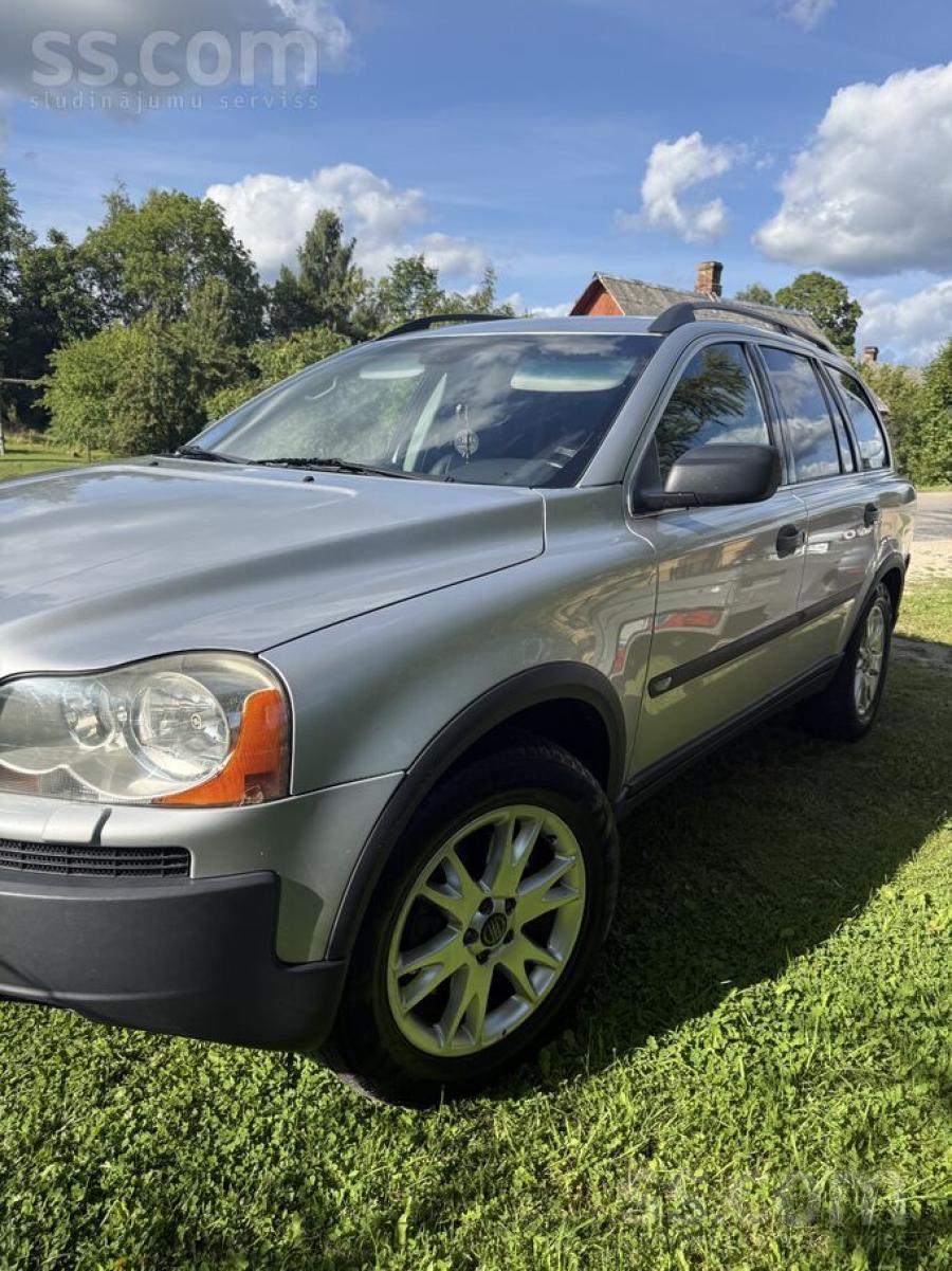 Pelēks Volvo XC90 2004 Ludza, ar dzinēja tilpumu 2.40 L un nobraukumu 340 tūkst. km par 4050 €, foto 3 vietnē AUTOMOTO.COM.LV