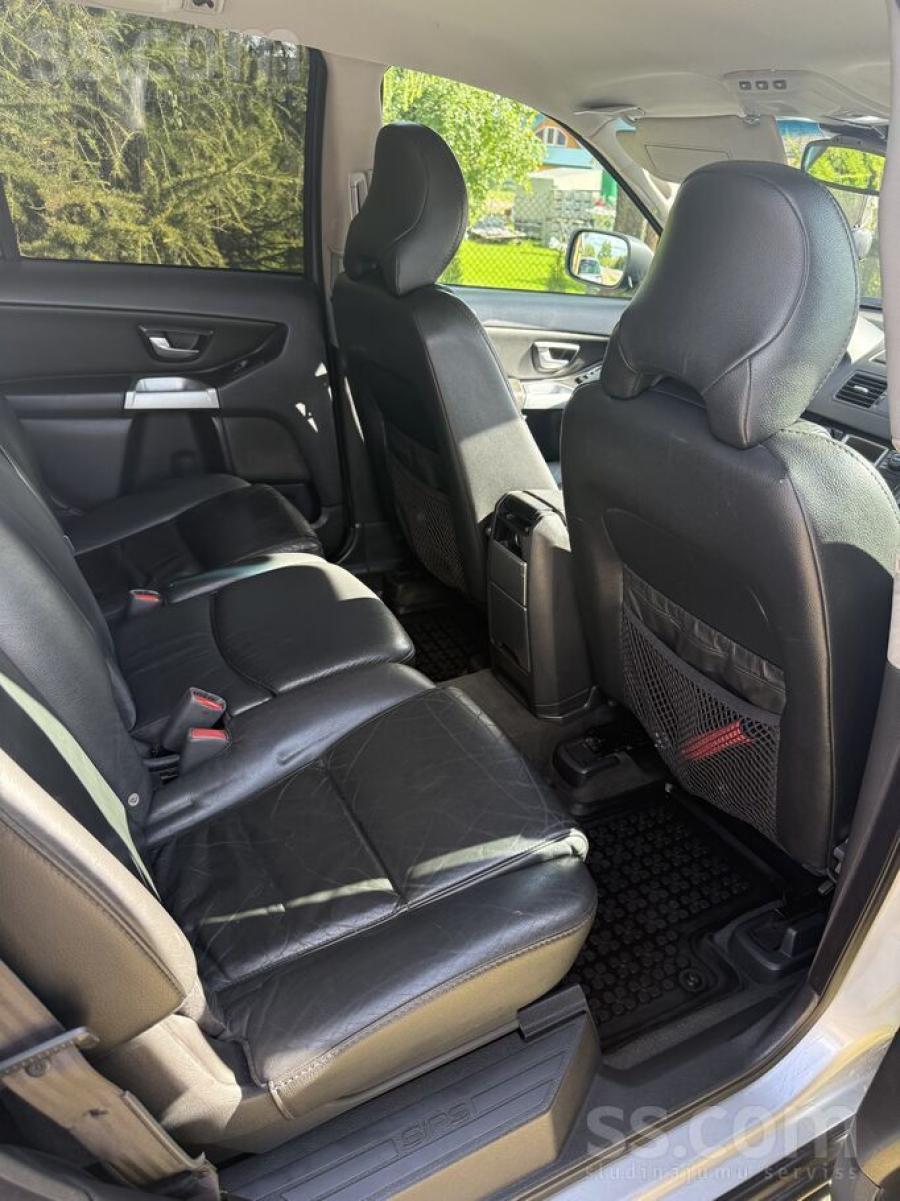 Pelēks Volvo XC90 2004 Ludza, ar dzinēja tilpumu 2.40 L un nobraukumu 340 tūkst. km par 4050 €, foto 5 vietnē AUTOMOTO.COM.LV