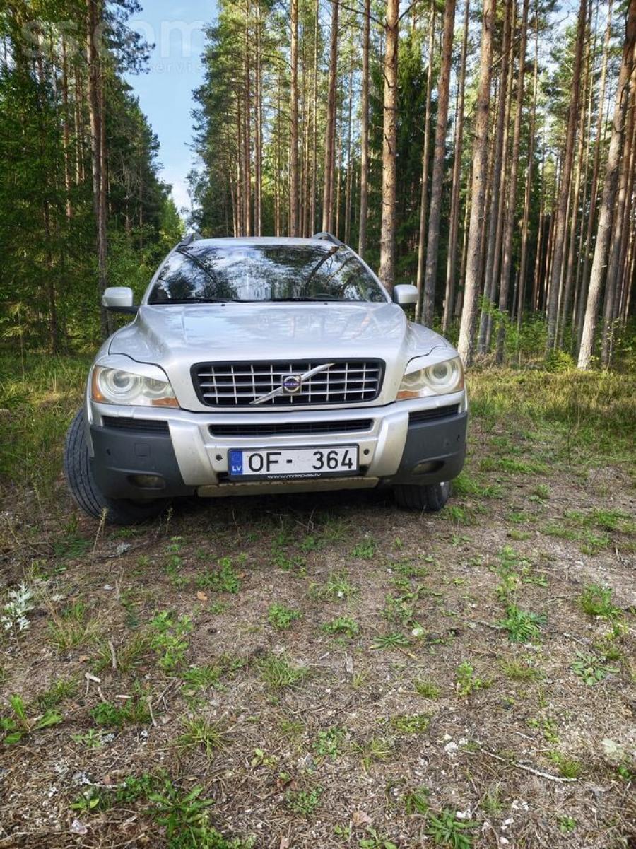 Grey Volvo XC90 2004 in Balvi, with an engine capacity of 2.40 L and mileage of 359 thousand km for 4300 €, photo 3 on AUTOMOTO.COM.LV