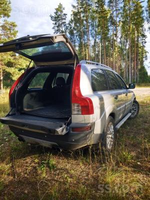 Grey Volvo XC90 2004 in Balvi, with an engine capacity of 2.40 L and mileage of 359 thousand km for 4300 €, photo 7 on AUTOMOTO.COM.LV