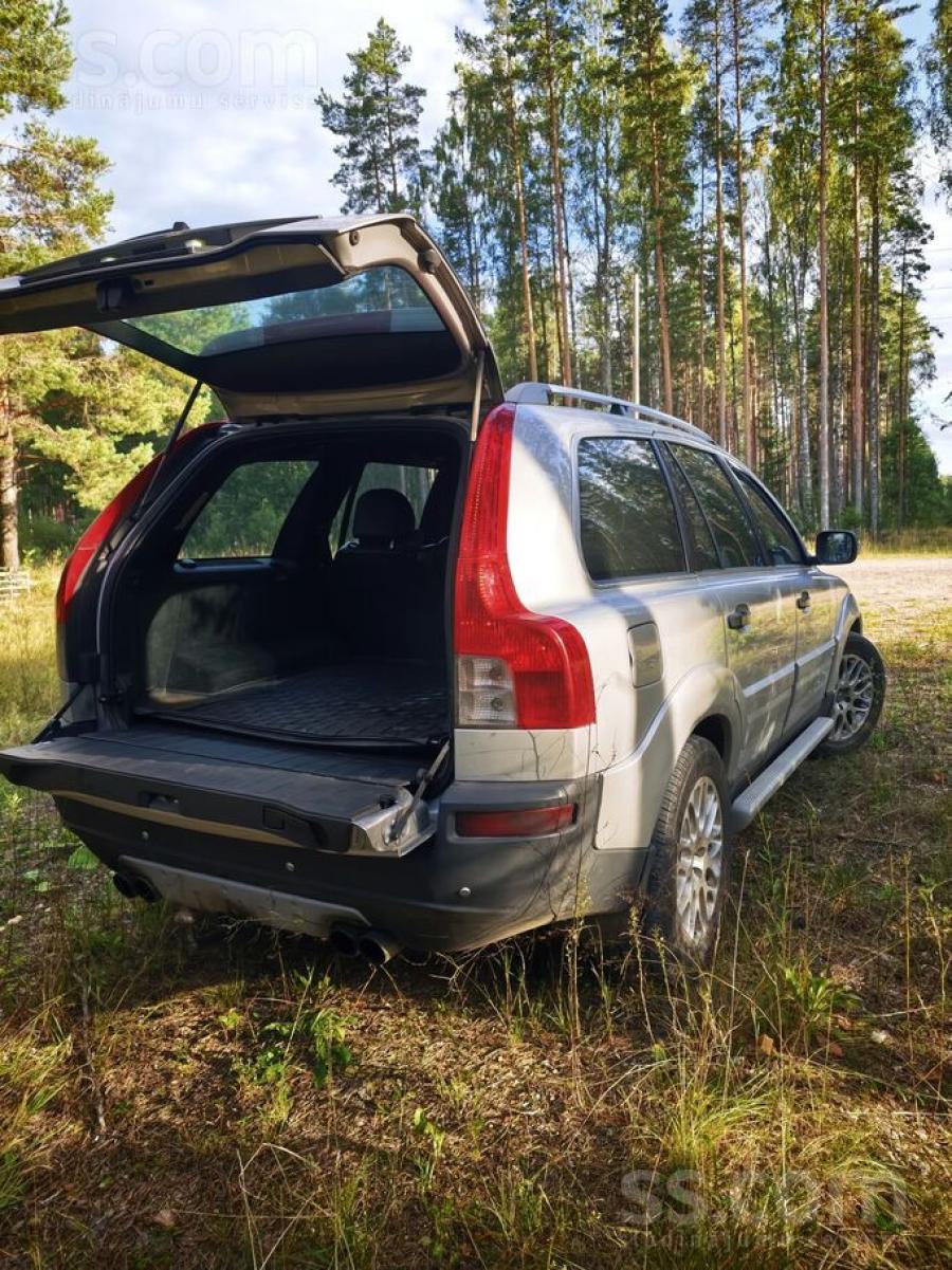 Grey Volvo XC90 2004 in Balvi, with an engine capacity of 2.40 L and mileage of 359 thousand km for 4300 €, photo 7 on AUTOMOTO.COM.LV