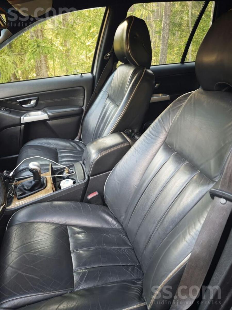 Grey Volvo XC90 2004 in Balvi, with an engine capacity of 2.40 L and mileage of 359 thousand km for 4300 €, photo 12 on AUTOMOTO.COM.LV