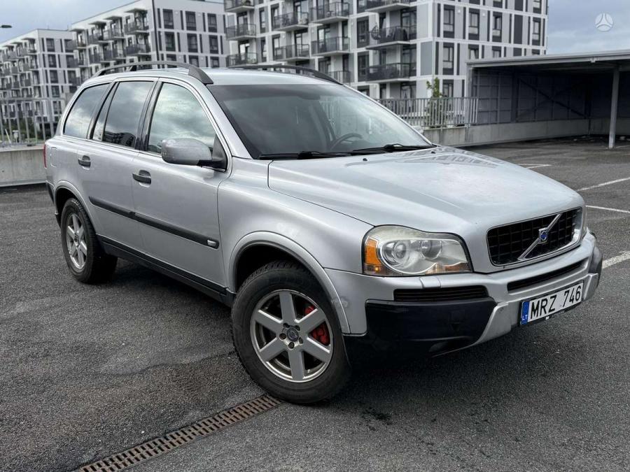 Grey Volvo XC90 2004 in Vilnius, with an engine capacity of 2.40 L and mileage of 340 thousand km for 2900 €, photo 1 on AUTOMOTO.COM.LV