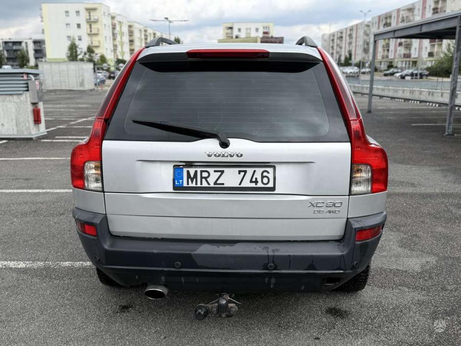 Grey Volvo XC90 2004 in Vilnius, with an engine capacity of 2.40 L and mileage of 340 thousand km for 2900 €, photo 3 on AUTOMOTO.COM.LV