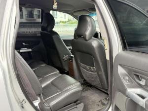Grey Volvo XC90 2004 in Vilnius, with an engine capacity of 2.40 L and mileage of 340 thousand km for 2900 €, photo 5 on AUTOMOTO.COM.LV