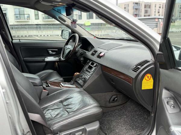 Grey Volvo XC90 2004 in Vilnius, with an engine capacity of 2.40 L and mileage of 340 thousand km for 2900 €, photo 6 on AUTOMOTO.COM.LV
