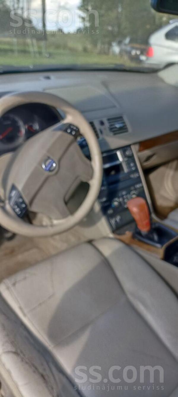 Pelēks Volvo XC90 2004 Ludza, ar dzinēja tilpumu 2.40 L un nobraukumu 380 tūkst. km par 1300 €, foto 7 vietnē AUTOMOTO.COM.LV
