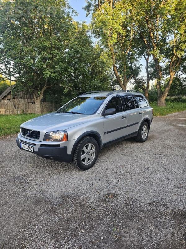 Grey Volvo XC90 2004 in Saldus, with an engine capacity of 2.40 L and mileage of 458 thousand km for 2410 €, photo 1 on AUTOMOTO.COM.LV