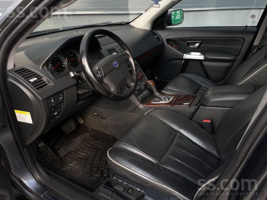 Pelēks Volvo XC90 2004 Rīga, ar dzinēja tilpumu 2.40 L un nobraukumu 340 tūkst. km par 4300 €, foto 24 vietnē AUTOMOTO.COM.LV
