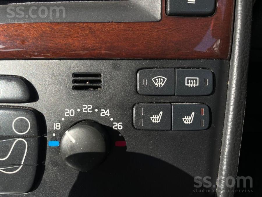 Pelēks Volvo XC90 2004 Rīga, ar dzinēja tilpumu 2.40 L un nobraukumu 340 tūkst. km par 4300 €, foto 26 vietnē AUTOMOTO.COM.LV