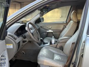 Grey Volvo XC90 2004 in Vilnius, with an engine capacity of 2.40 L and mileage of 284 thousand km for 2950 €, photo 7 on AUTOMOTO.COM.LV
