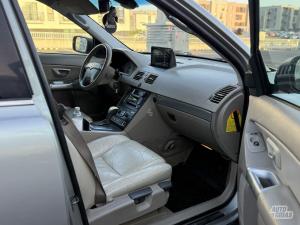 Grey Volvo XC90 2004 in Vilnius, with an engine capacity of 2.40 L and mileage of 284 thousand km for 2950 €, photo 10 on AUTOMOTO.COM.LV