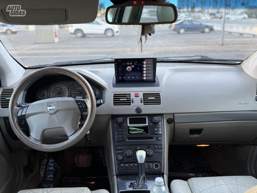 Grey Volvo XC90 2004 in Vilnius, with an engine capacity of 2.40 L and mileage of 284 thousand km for 2950 €, photo 12 on AUTOMOTO.COM.LV