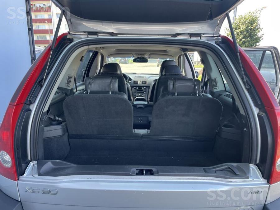 Pelēks Volvo XC90 2004 Talsi, ar dzinēja tilpumu 2.40 L un nobraukumu 421 tūkst. km par 1850 €, foto 6 vietnē AUTOMOTO.COM.LV