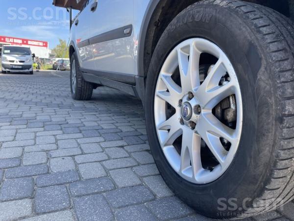 Pelēks Volvo XC90 2004 Talsi, ar dzinēja tilpumu 2.40 L un nobraukumu 421 tūkst. km par 1850 €, foto 11 vietnē AUTOMOTO.COM.LV
