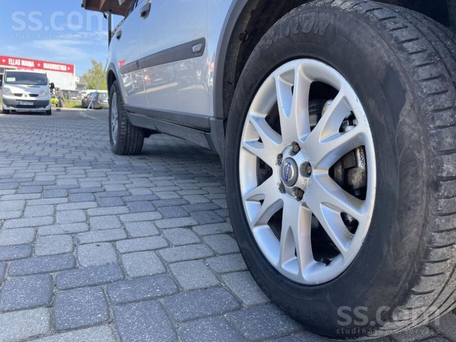 Pelēks Volvo XC90 2004 Talsi, ar dzinēja tilpumu 2.40 L un nobraukumu 421 tūkst. km par 1850 €, foto 11 vietnē AUTOMOTO.COM.LV