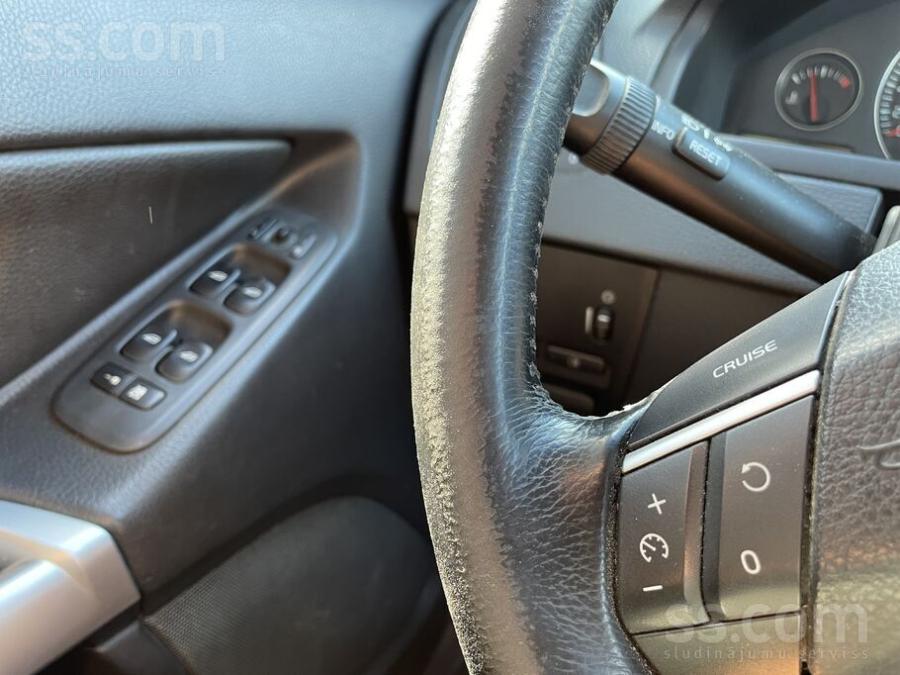 Pelēks Volvo XC90 2004 Talsi, ar dzinēja tilpumu 2.40 L un nobraukumu 421 tūkst. km par 1850 €, foto 13 vietnē AUTOMOTO.COM.LV