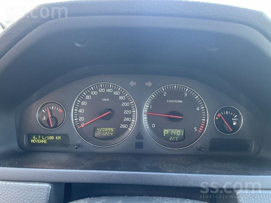 Pelēks Volvo XC90 2004 Talsi, ar dzinēja tilpumu 2.40 L un nobraukumu 421 tūkst. km par 1850 €, foto 14 vietnē AUTOMOTO.COM.LV