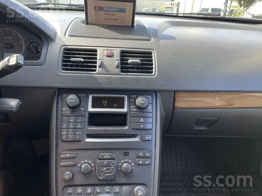 Pelēks Volvo XC90 2004 Talsi, ar dzinēja tilpumu 2.40 L un nobraukumu 421 tūkst. km par 1850 €, foto 17 vietnē AUTOMOTO.COM.LV
