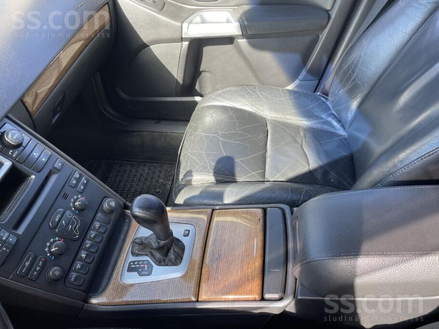 Pelēks Volvo XC90 2004 Talsi, ar dzinēja tilpumu 2.40 L un nobraukumu 421 tūkst. km par 1850 €, foto 19 vietnē AUTOMOTO.COM.LV