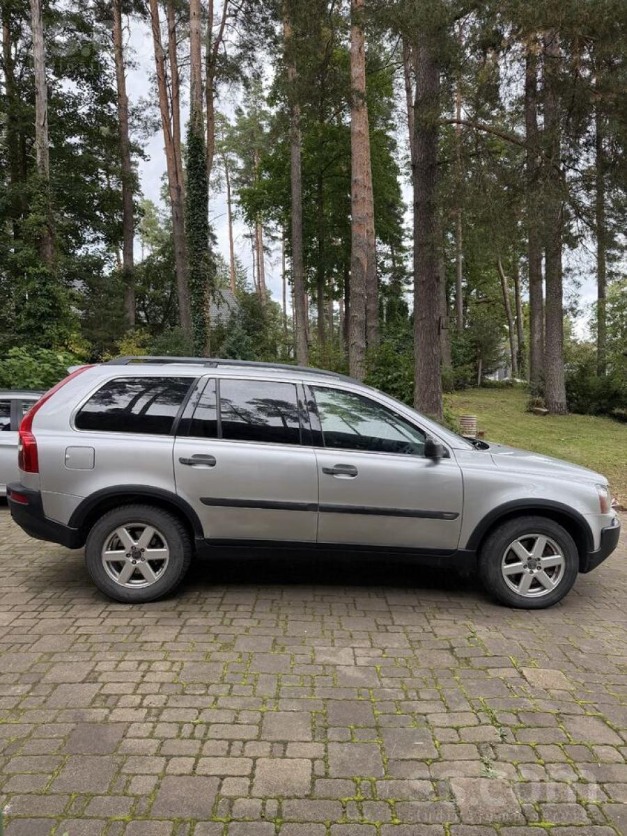 Grey Volvo XC90 2004 in Ogre, with an engine capacity of 2.40 L and mileage of 414 thousand km for 1750 €, photo 3 on AUTOMOTO.COM.LV