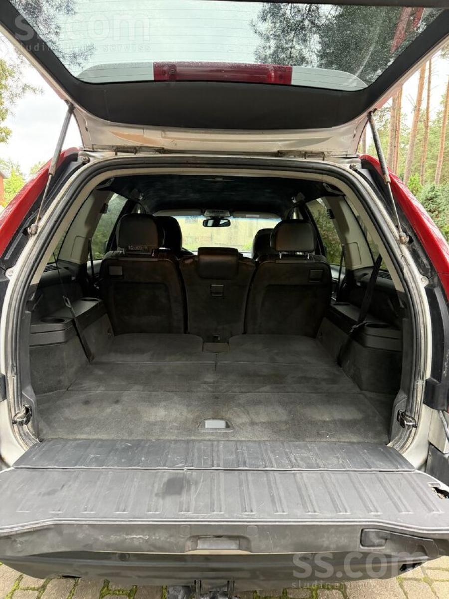 Grey Volvo XC90 2004 in Ogre, with an engine capacity of 2.40 L and mileage of 414 thousand km for 1750 €, photo 9 on AUTOMOTO.COM.LV