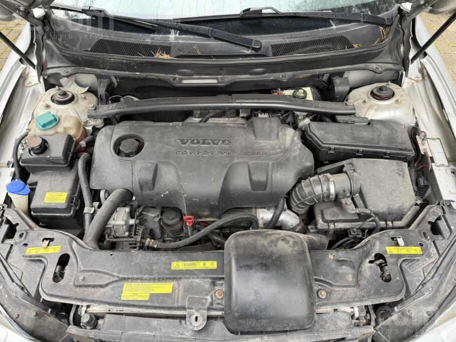Grey Volvo XC90 2004 in Ogre, with an engine capacity of 2.40 L and mileage of 414 thousand km for 1750 €, photo 10 on AUTOMOTO.COM.LV
